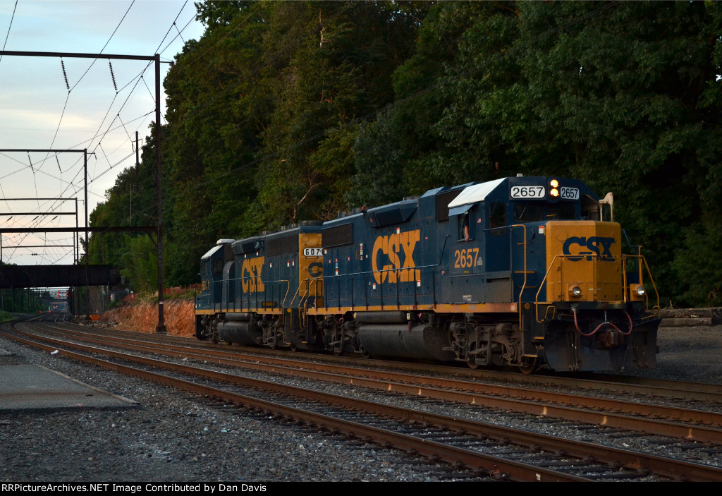CSX GP38-2 2657 leads C764-10 towards Woodbourne Yard